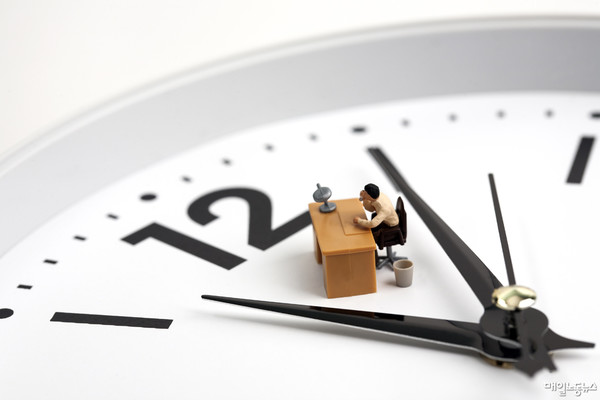 직장인 4명 중 1명 ‘정시퇴근 못해’